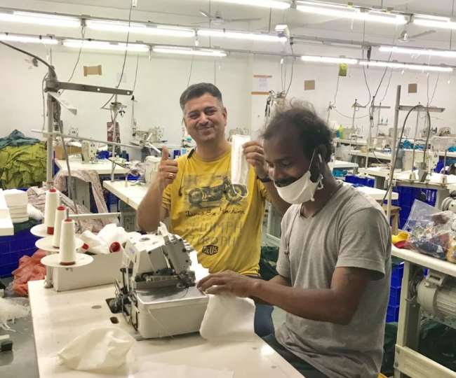 Positive India: लॉकडाउन में फंसा था, घर नहीं गया, सड़कों पर मुफ्त मास्क ...