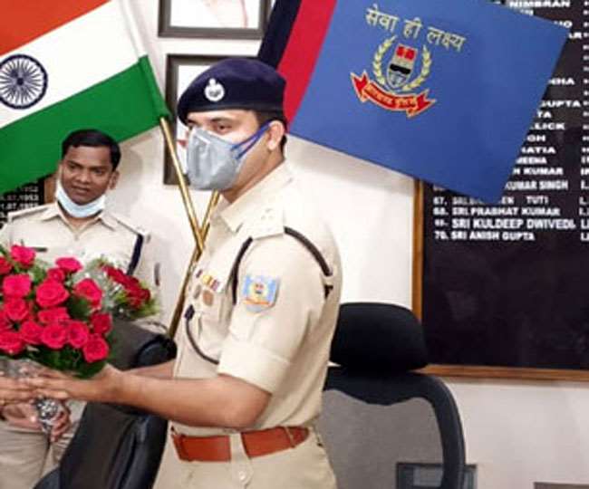 Jharkhand: रांची के SSP सुरेंद्र झा ने 2 थानेदारों को किया लाइन हाजिर ...