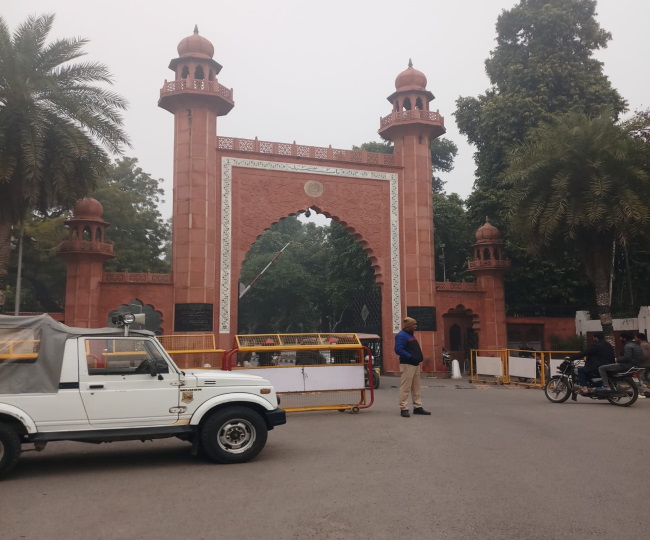 एएमयू जिम्नेजियम बनी पेपरलेस, अब क्यूआर कोड से पंजीकरण, खिलाड़ियों को ...