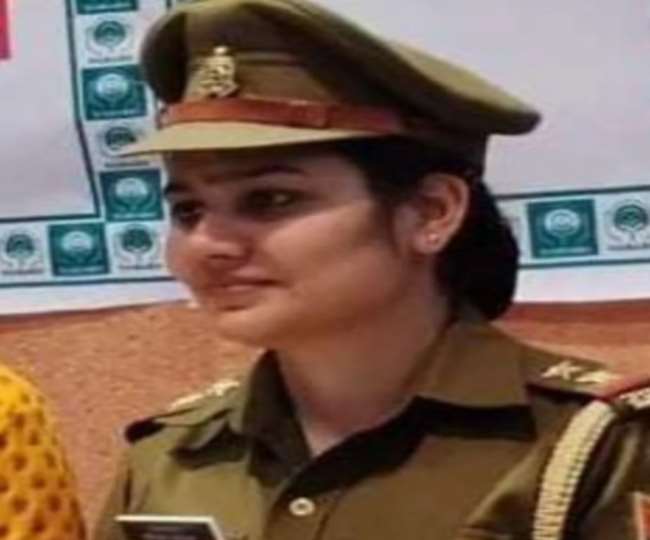 मेरठ में महिला थाना प्रभारी मोनिका जिंदल के एक लाख मांगने पर बिगड़ी थी ...