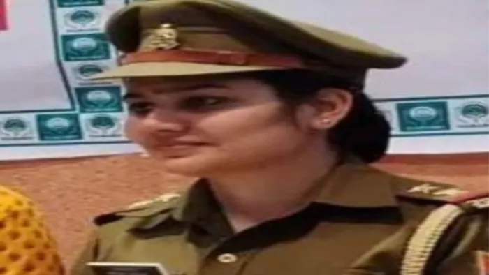 मेरठ में महिला थाना प्रभारी मोनिका जिंदल के एक लाख मांगने पर बिगड़ी थी ...