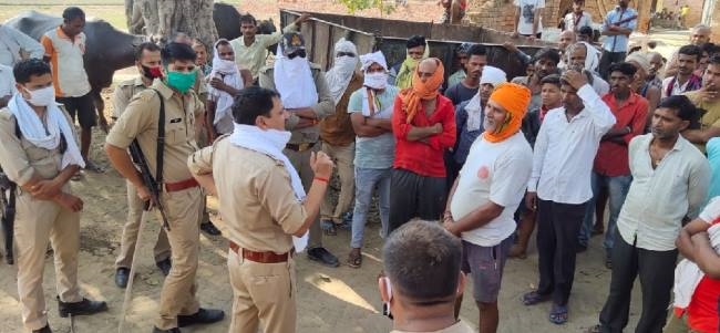 ग्रामीणों ने विद्युत कर्मियों को दौड़ा-दौड़ा कर पीटा - Villagers run ...