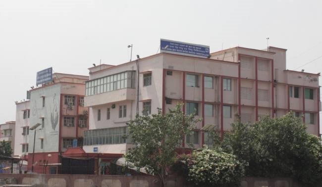 एहतियात बरत रहा है दादा देव मातृ एवं शिशु चिकित्सालय - Dada Dev is ...