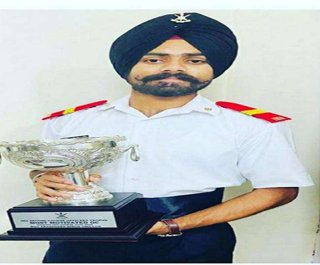 लेफ्टिनेंट आकाशदीप की कड़ी मेहनत लाई रंग, बोले- सैनिक बनने से बड़ा कोई ...