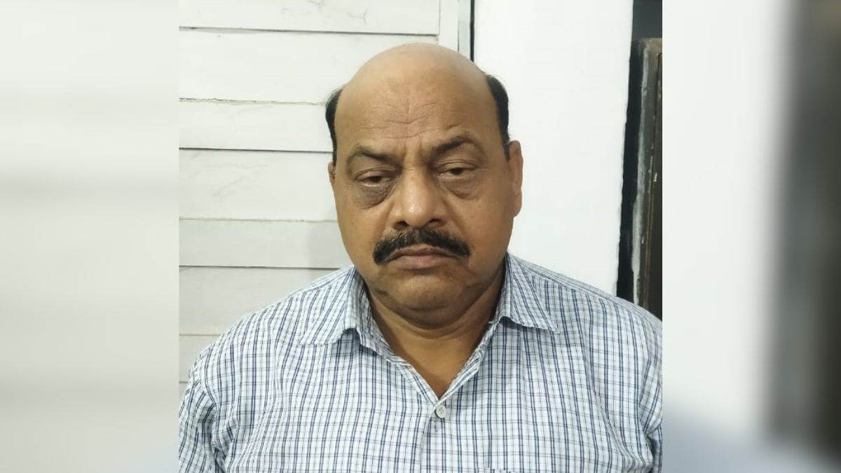 Up News 50 हजार की रिश्वत लेते रंगे हाथ दारोगा गिरफ्तार मुकदमे से नाम