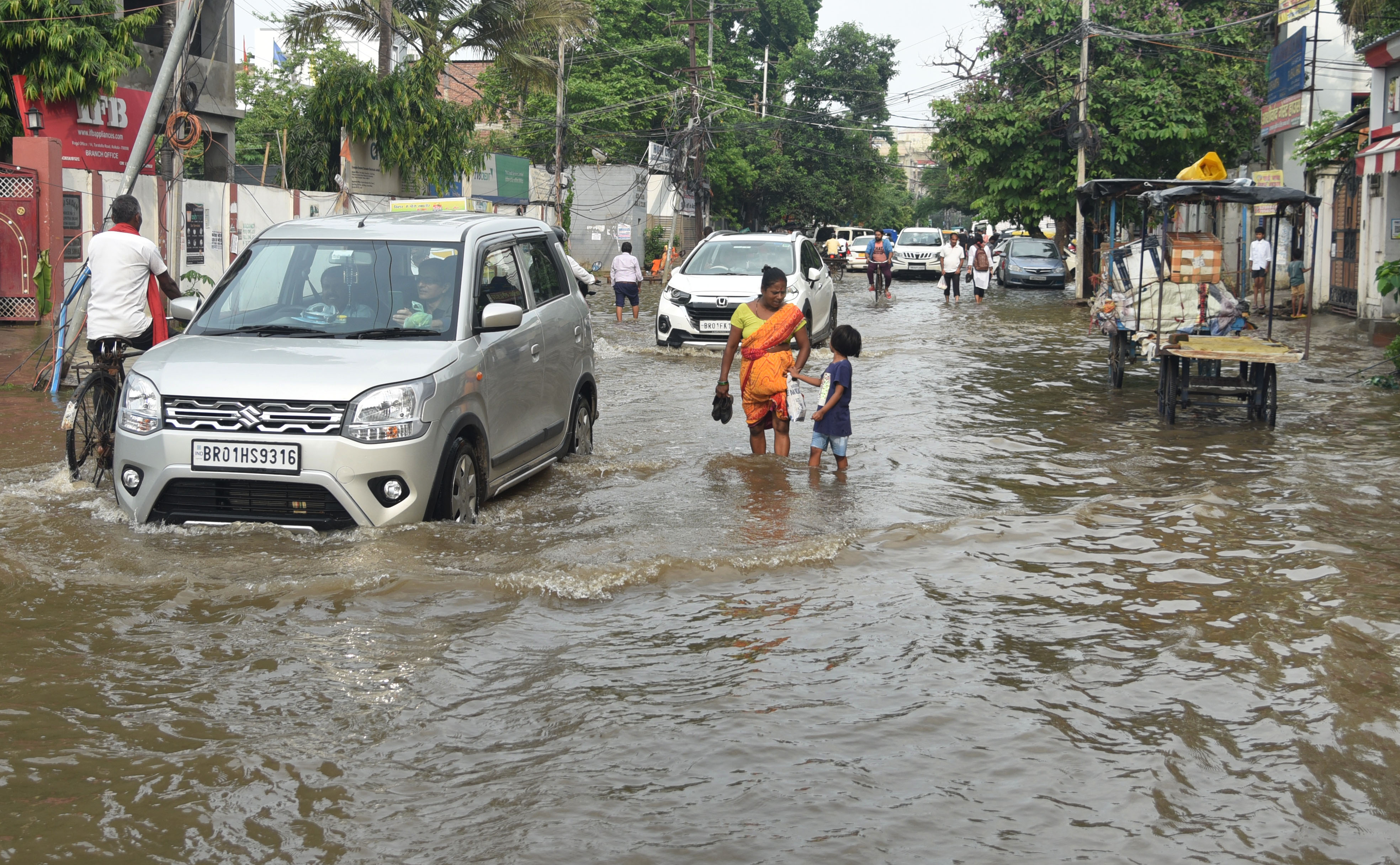 Patna News: भारी बारिश से पाटलिपुत्र कॉलोनी के घरों में घुसा पानी, जल ...
