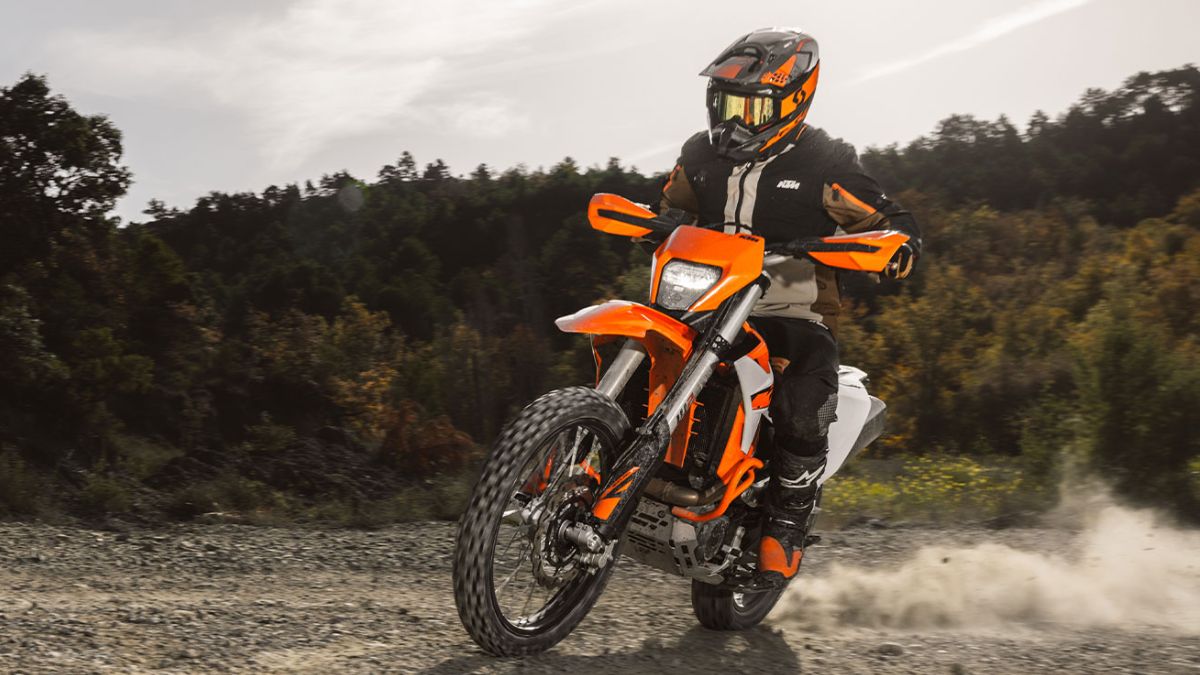 2026 KTM 690 Enduro R और 690 SMC R पेश; नए इंजन, इलेक्ट्रॉनिक्स और ...