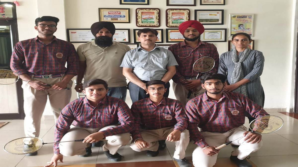 डीएवी सैंटनरी स्कूल जगराओं के खिलाड़ियों का शानदार प्रदर्शन, बैडमिंटन व ...