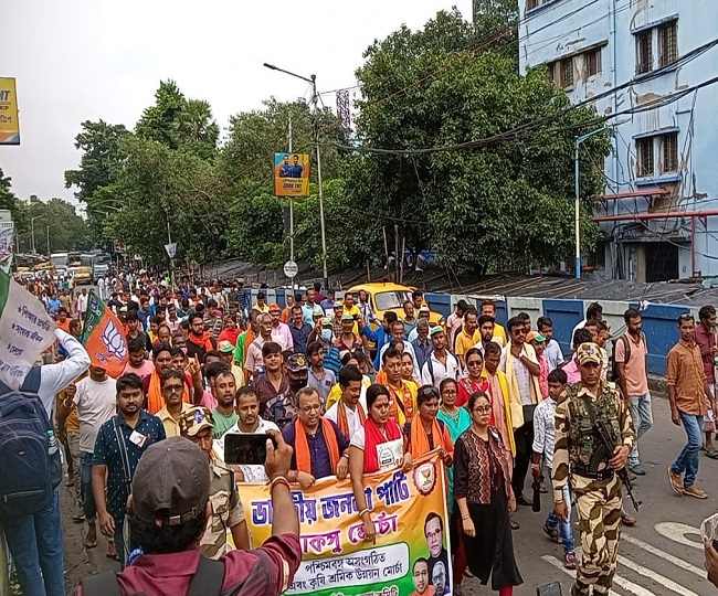 BJP Nabanna March: कोलकाता की सड़कों पर धधकी विराेध की आग, तस्वीरों में ...