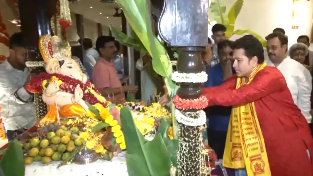 महाराष्ट्र के CM Eknath Shinde के घर हुए गणेश पूजन में पहुंचे Sachin ...