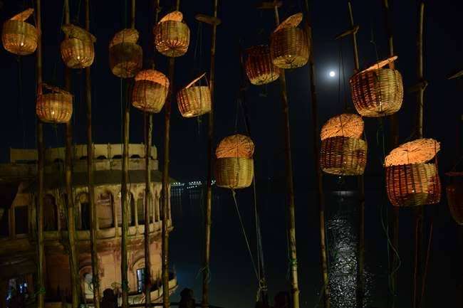 शरद पूर्णिमा की रात पितरों की राह रोशन करने को टिमटिमाएंगे आकाशदीप ...