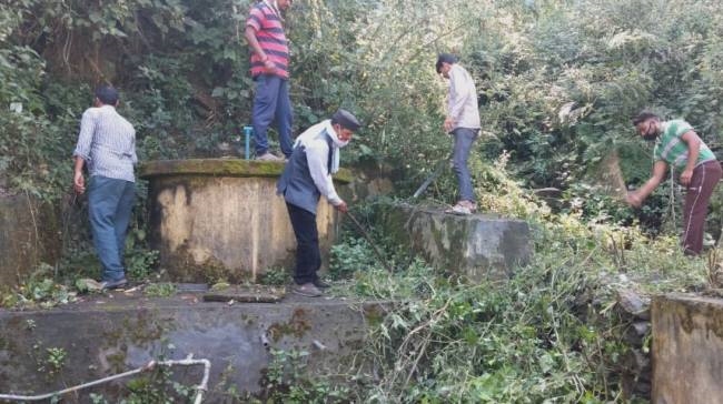 श्रमदान से स्वच्छता की मुहिम में जुटे ग्रामीण - about dangi village ...