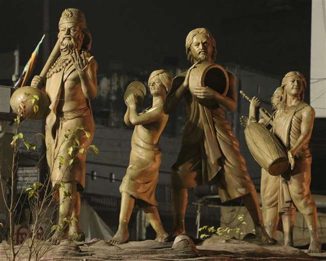 वाराणसी के Kabir chaura Math मूलगादी परिसर में सेंसर से चलेगा कबीर का ...