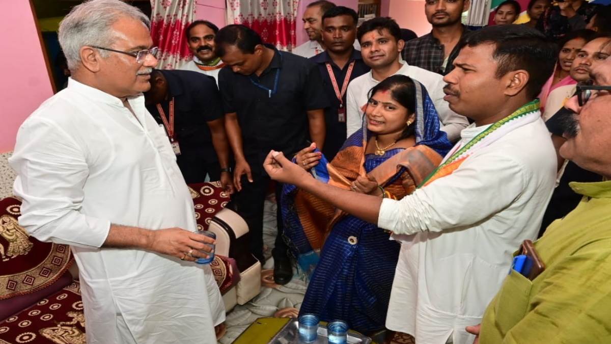 मुख्यमंत्री भूपेश बघेल पहुंचे पिहरीद, रेस्क्यू ऑपरेशन से सुरक्षित ...