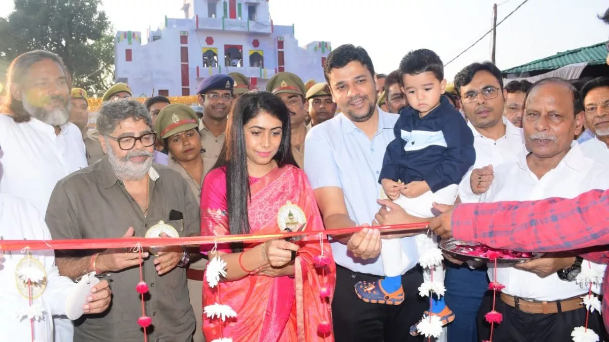 Deva Mela 2022: शांति के संदेश के साथ देवा मेला शुरू, डीएम की पत्नी प्रीती सिंह ने काटा फीता ...