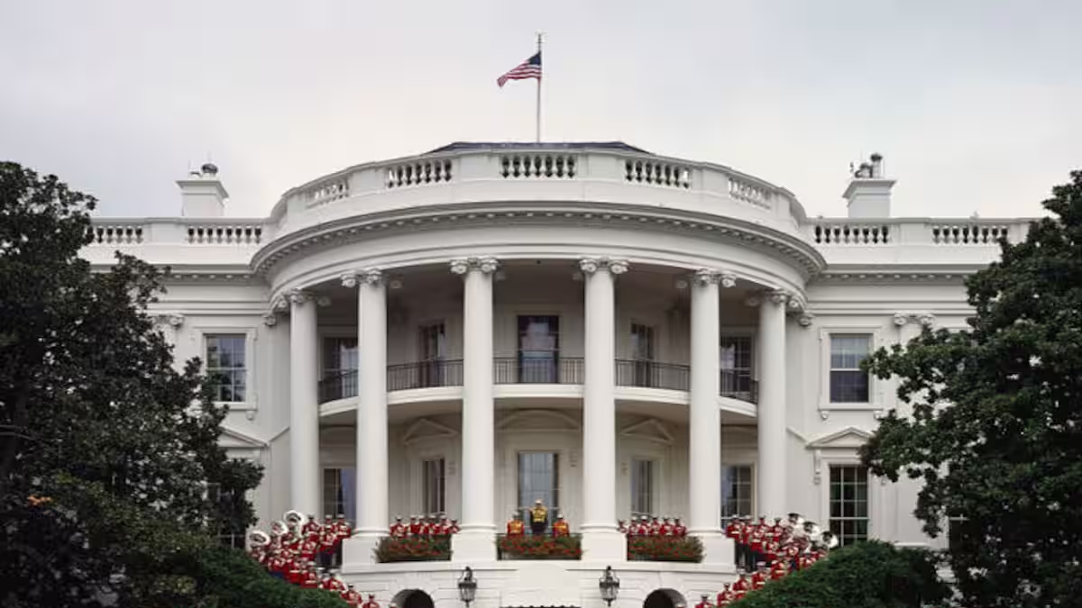 White House: तो क्या सफेद नहीं है व्हाइट हाउस? राष्ट्रपति के दफ्तर को ...