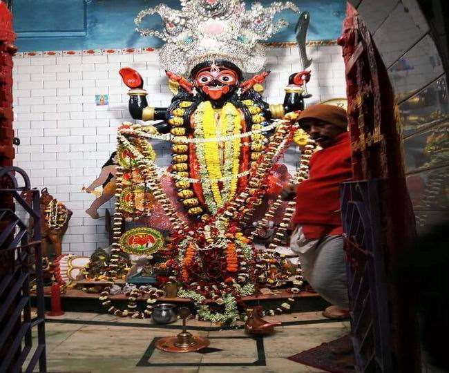 बंगाल के हुगली जिले के सिंगुर की पुरुषोत्तमपुर गांव की डकैत काली मंदिर ...
