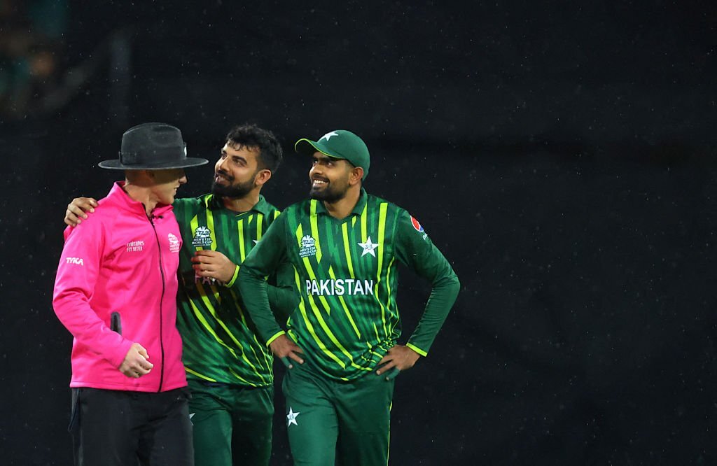 PAK vs ENG Probable Playing XI: इन खिलाड़ियों पर होगी अपने टीम को ...