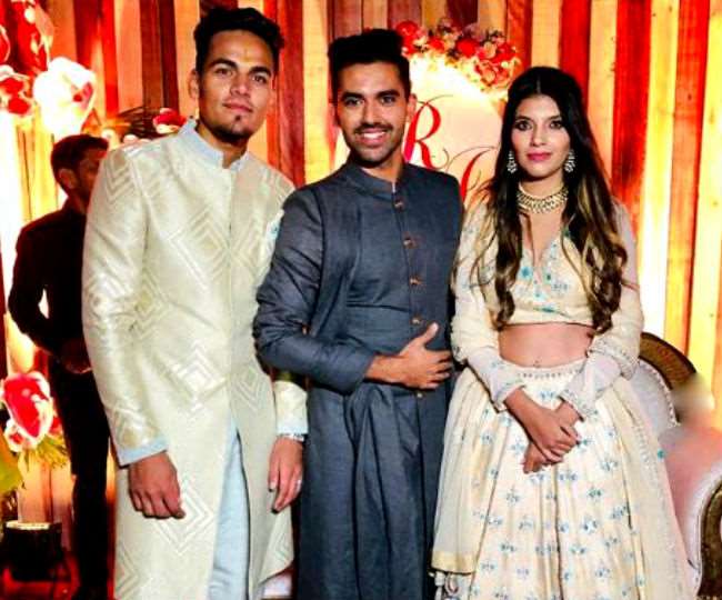 भारतीय गेंदबाज चाहर ने की सगाई, गुलाब देकर किया प्रपोज, सामने आई ...