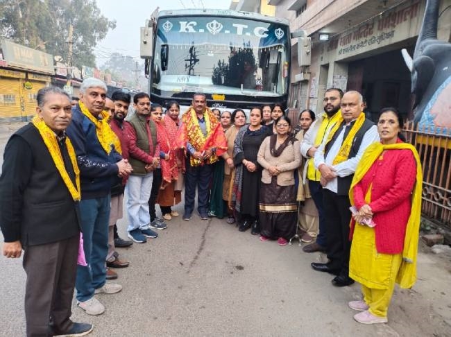 मां चितपूर्णी के दर्शनों के लिए बस रवाना - ludhiana religion maa ...