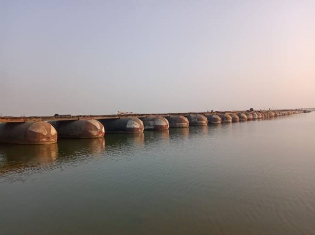 गंगा-तमसा के संगम पर पीपा पुल की मिली सौगत - Reception of Pipa Bridge ...