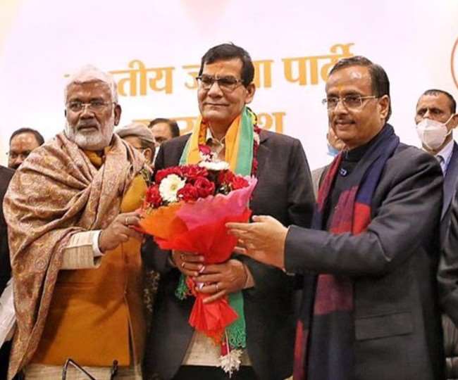 UP: बड़ी शांति से अरविंद कुमार शर्मा की बीजेपी में 'सनसनीखेज एंट्री ...