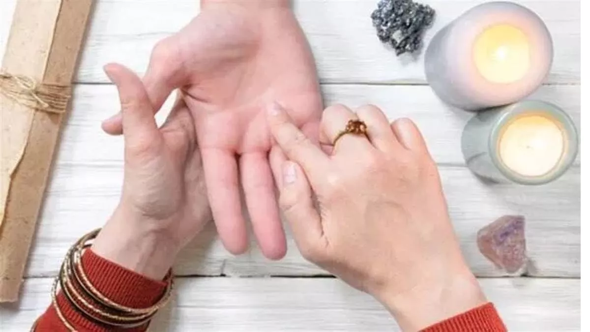 Hast Rekha Shastra: नाखून के सफेद दाग खोलेंगे आपके चरित्र के राज, यहां ...