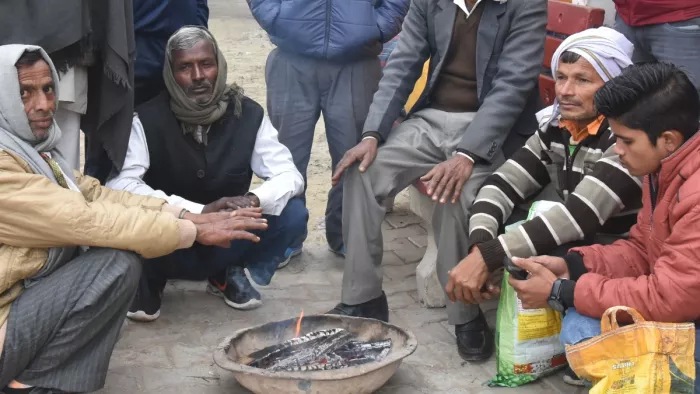 Mainpuri Weather: सुबह चली शीतलहर एक्सप्रेस, बनी रही गलन; खिली धूप से ...