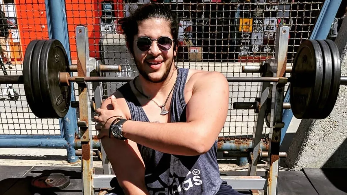 पाकिस्तान के पूर्व कप्तान का बेटा है MMA फाइटर, वसीम अकरम ने किया ...