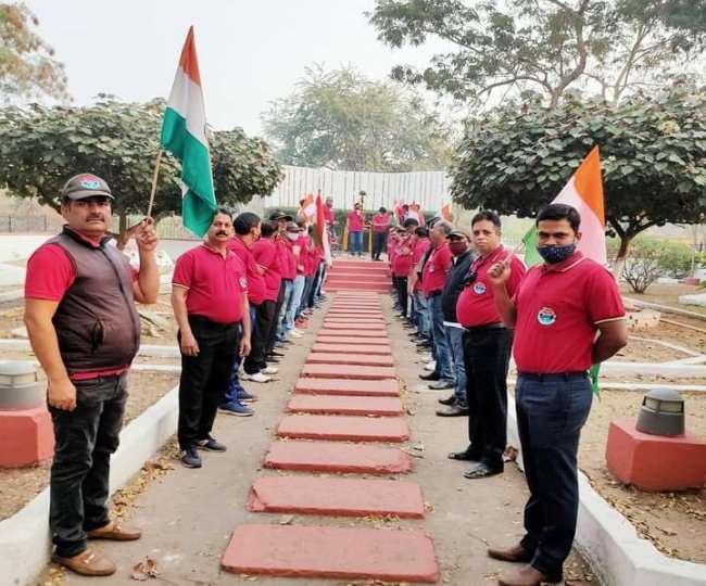 Pulwama Terror Attack: पूर्व सैनिक सेवा परिषद ने दी पुलवामा के वीर ... Pulwama Terror Attack: पूर्व सैनिक सेवा परिषद ने दी पुलवामा के वीर ...
