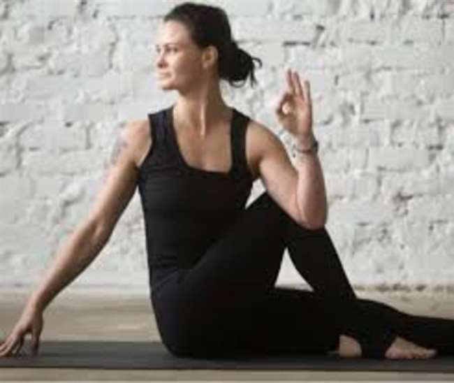 चेहरे और गर्दन की मांसपेशियां को मजबूत बनाएगा ग्रीवा चालन योग आसन यह है ...