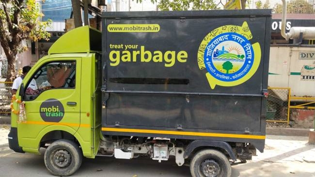 सोसायटियों के गीले कूड़े को खाद बना रही मोबाइल कंपोस्ट वैन - Municipal ...