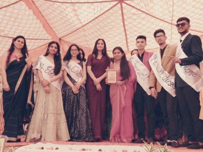 मिस्टर और मिस फेयरवेल बने मनन शर्मा व आदित्य शर्मा - Manan Sharma ...