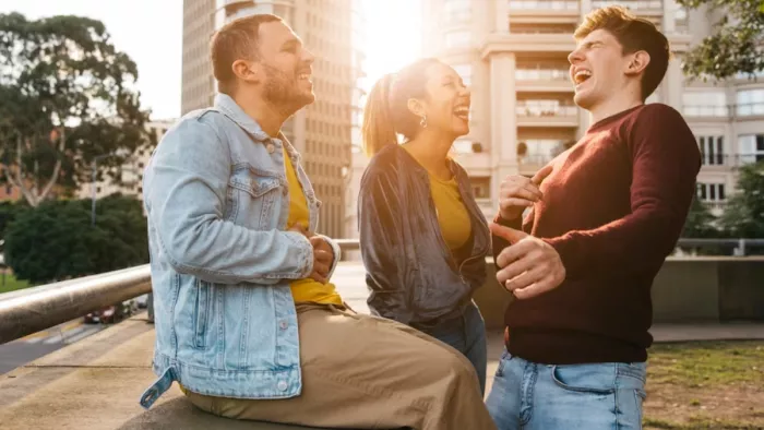 Laughing Benefits सेहत को चुस्त दुरुस्त रखने के लिए हंसना हंसाना भी है