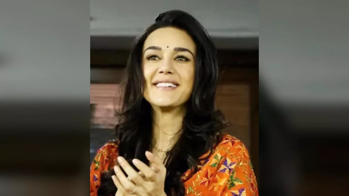 'डिंपल गर्ल' Preity Zinta ने मोहाली में फैंस की कर दी बल्‍ले-बल्‍ले ...