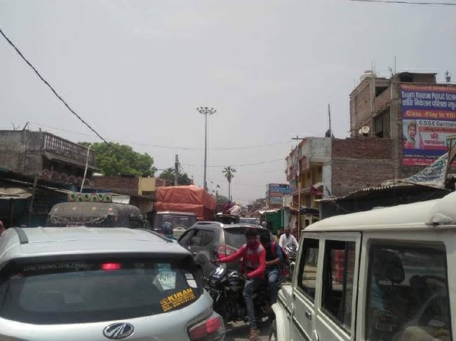 छपरा - मांझी एनएच 19 पर चार घंटे तक जाम, कराहते रहे लोग