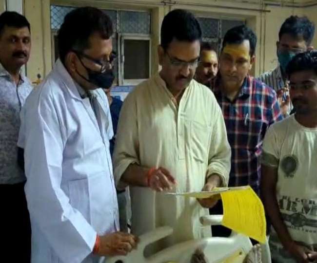 तुम डाक्टर हो तुम्हें कौन पहचानेगा कन्नौज के जिला अस्पताल अचानक पहुंचे असीम अरुण ने अव्यवस्था