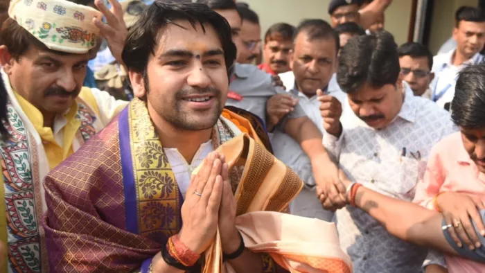 Bageshwar Baba के 'हिंदू राष्ट्र' वाले बयान पर बिहार में बवाल; RJD नेता ...