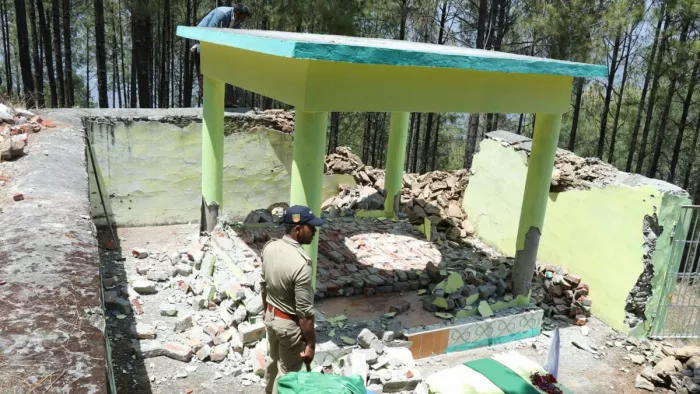 Land Jihad: टिहरी में रिजर्व फारेस्ट में बनी मजार ध्वस्त, विकासनगर में ...