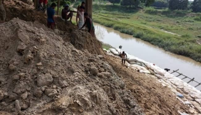 बिस्फी में जर्जर महाराजी बांध मरम्मति का कार्य अब तक अधूरा - The work ...