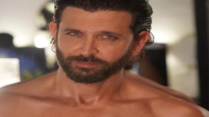 Hrithik Roshan को क्लीन शेव में देख फैंस की अटकी सांसे, तस्वीर देख पूछा ...