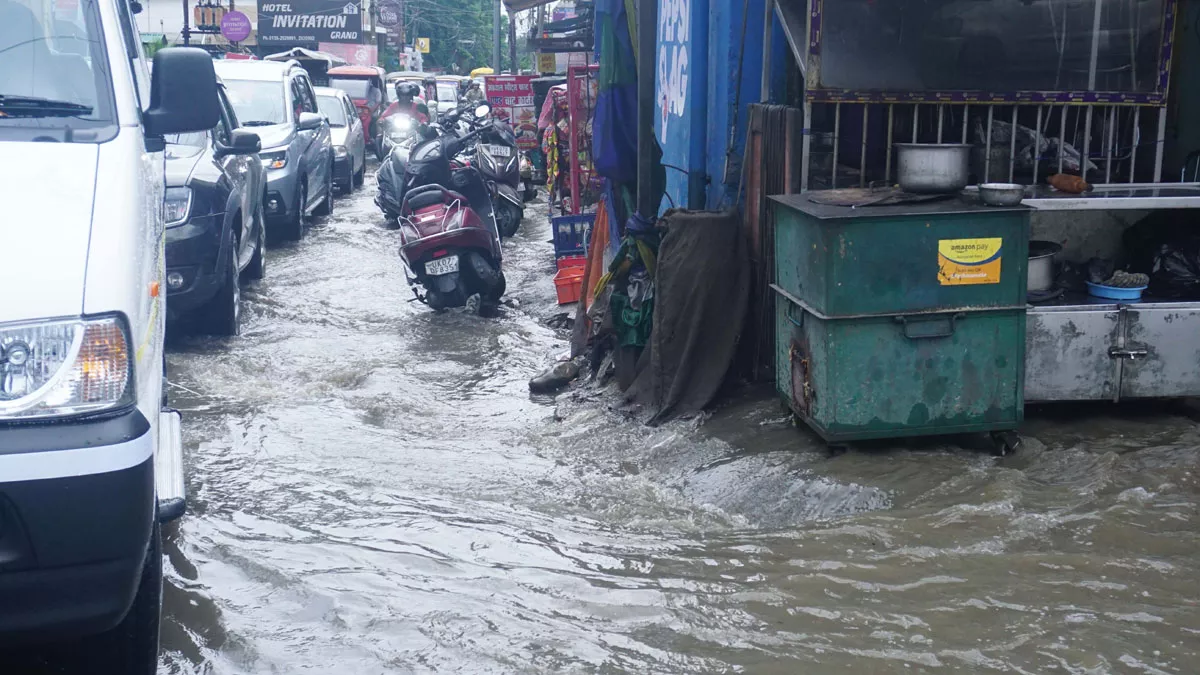 वर्षा ने खोली स्मार्ट सिटी के निर्माण कार्यों की पोल, पूर्व विधायक ...