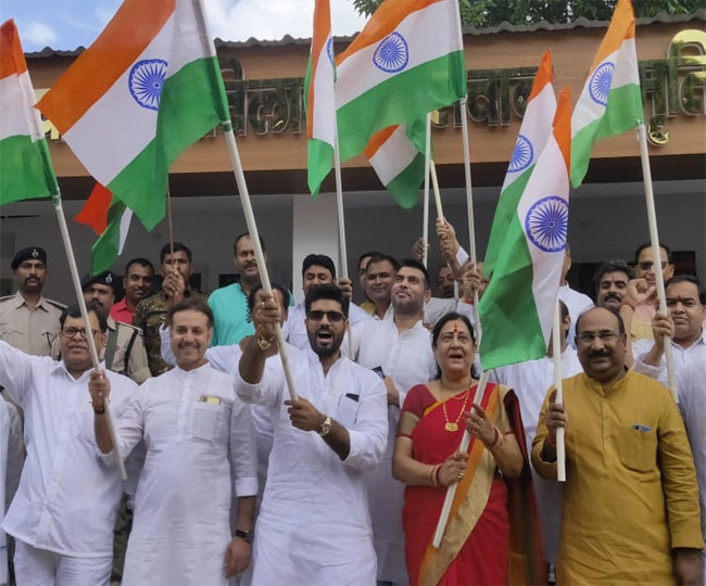 पटना में एक साथ बैठे पशुपति पारस के चार सांसद, रालोजपा में टूट की चर्चा ...