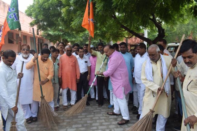 उपेंद्र शुक्ल ने किया सेवा सप्ताह का श्रीगणेश - Upendra Shukla started ...
