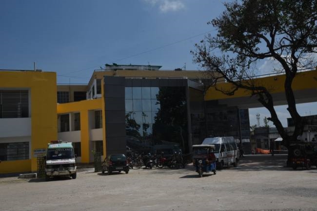 यहां बाहरी लोगों के भरोसे होती है मरहम पट्टी - lack of facility in ...