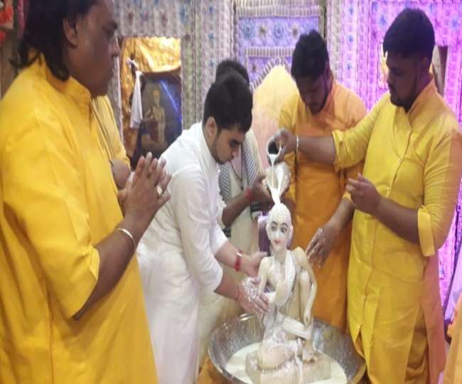 Swami Haridas: बांकेबिहारी मंदिर में लग रहे राधे-राधे के जयकारे ...