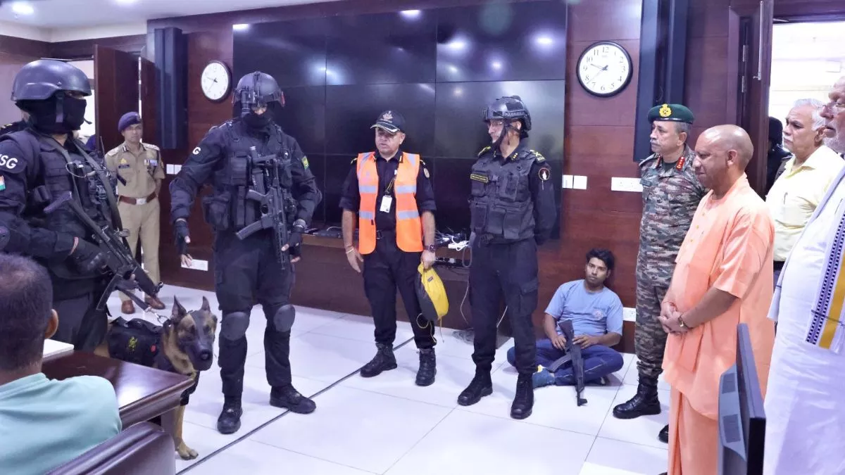 डीजीपी मुख्यालय में एनएसजी कमांडो CM Yogi के सामने नाकाम किया आतंकी हमला - NSG commando foiled ...