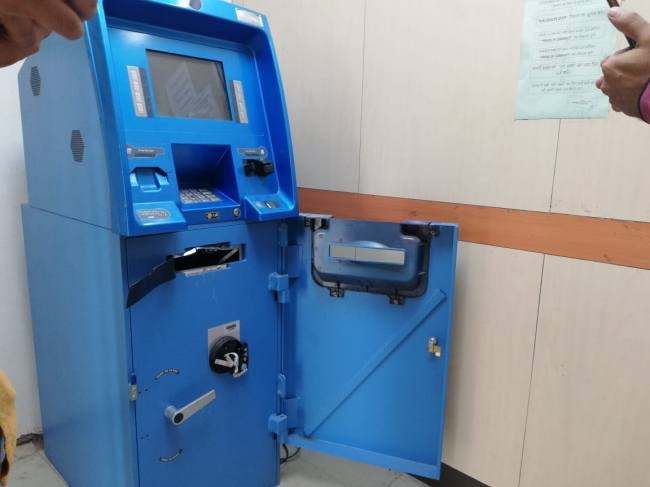 दो बैंकों के एटीएम में चोरी का प्रयास किया क्षतिग्रस्त - Unsuccessful ...