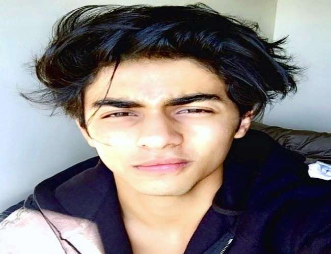 Aryan Khan ड्रग्स मामले पर बॉलीवुड की 'चुप्पी' पर कमाल आर खान ने साधा ... Aryan Khan ड्रग्स मामले पर बॉलीवुड की 'चुप्पी' पर कमाल आर खान ने साधा ...