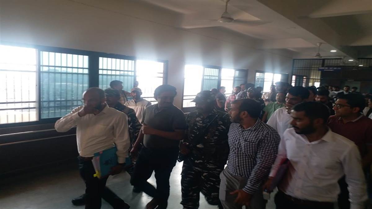 Chhattisgarh ED Raid Update : IAS समीर विश्नोई कोर्ट में हुए पेश, घर से ...
